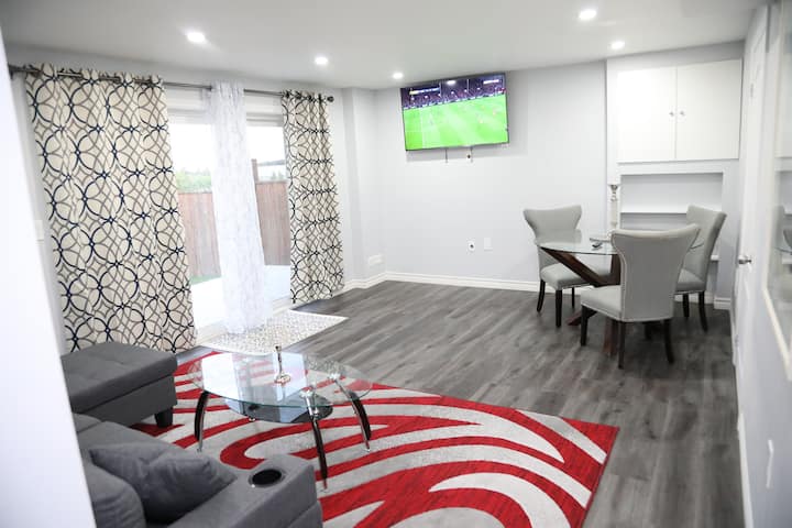 Bright Walkout Suite - Woodstock - Woodstock