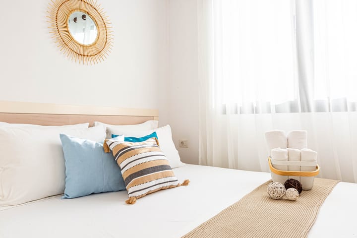 Shiny 2 | Central Stay – 1br Ap, Kitchen & Balcony - Himarë