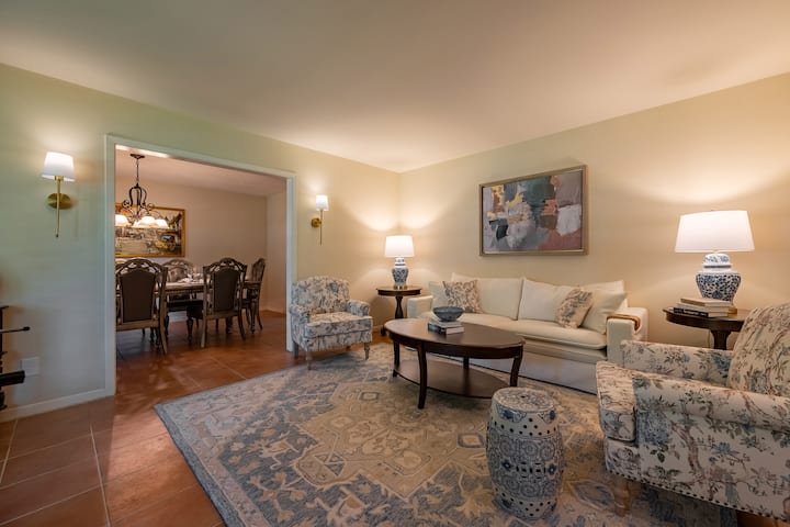 Refined Home With Pool - Houston