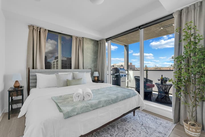 New Kensington Condo | King Bed | Ug Park | Banff - Canada