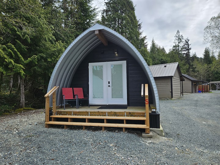 Stylish Cabin Escape W/ Kitchenette & Ensuite Bath - Port Renfrew
