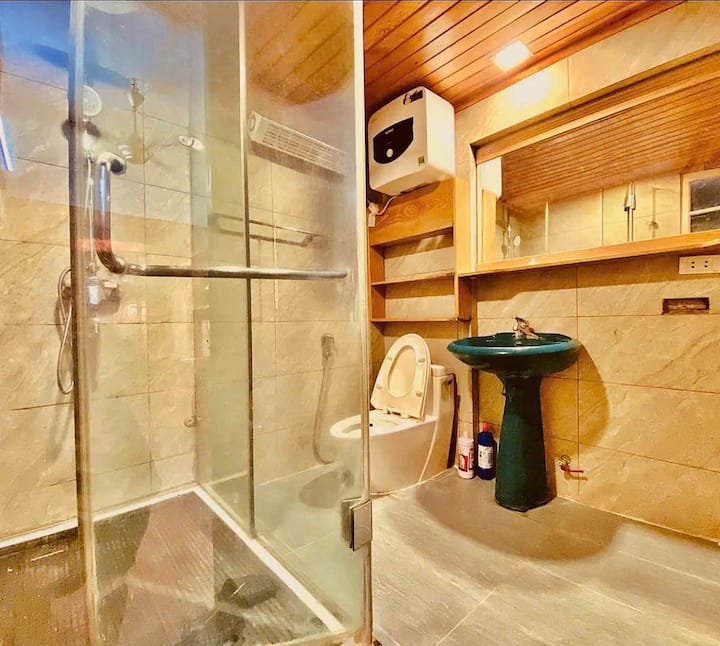 2beds Flat 5min Walk To Hoan Kiem Lake Big Windows - Hanoi