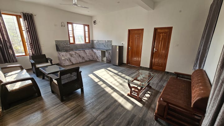 King 2bhk - ダラムシャーラー