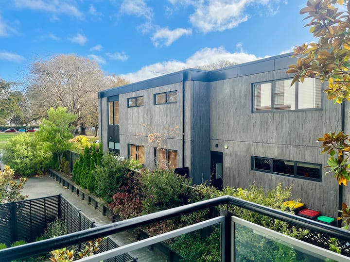 Walk 2 Town •Free Parking •Washer/dryer •Balcony - Christchurch