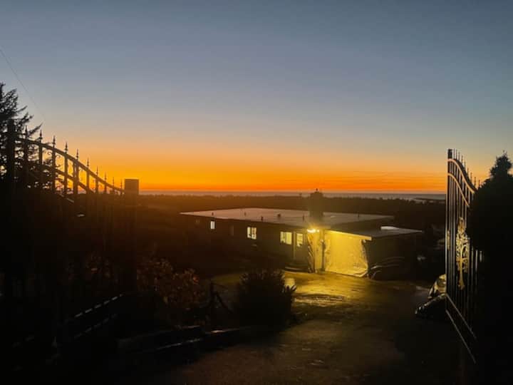Beach House With Direct Dune Access And 180° Views - Umpqua Lighthouse State Park, Reedsport