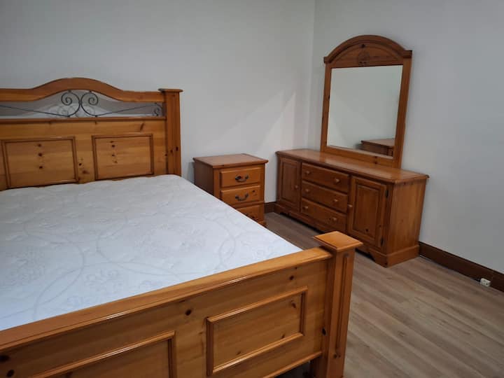 Downtown Residence Called Home Room 1 - Guelph