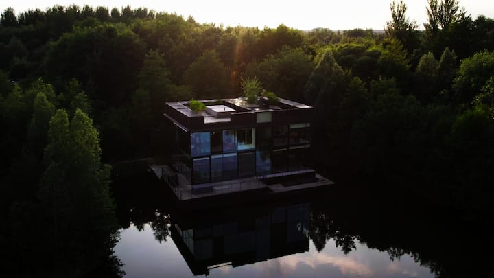 Glass House By The Lake - Lechlade-on-Thames