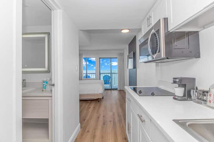 Oceanfront Corner Suite - Myrtle Beach, SC