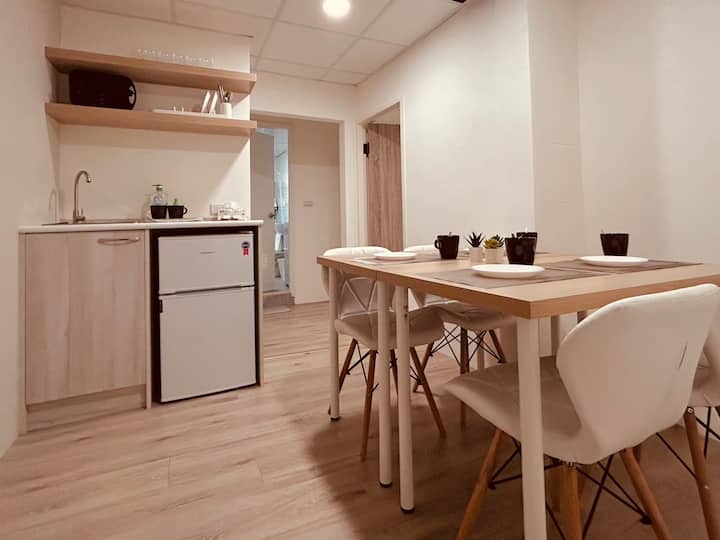 Jk203捷運小巨蛋站/小巨蛋/遼寧街夜市/東區商圈/松菸文創園區/2樓/6人2房1衛 - 新店區