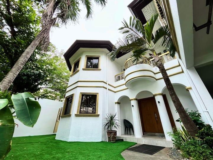 Elegant 5br Home Near Bgc - Taguig