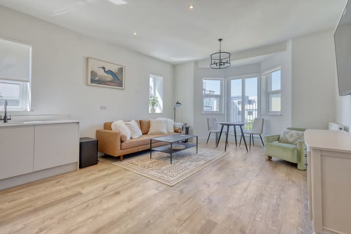 Superb One Bedroom Apartment In Westcliff On Sea - Southend-on-Sea