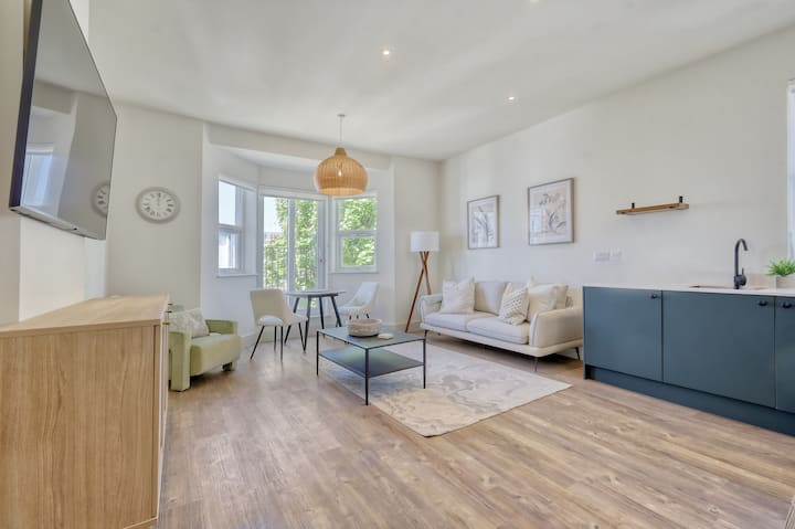 Excellent One Bedroom Apartment In Westcliff - 濱海紹森德