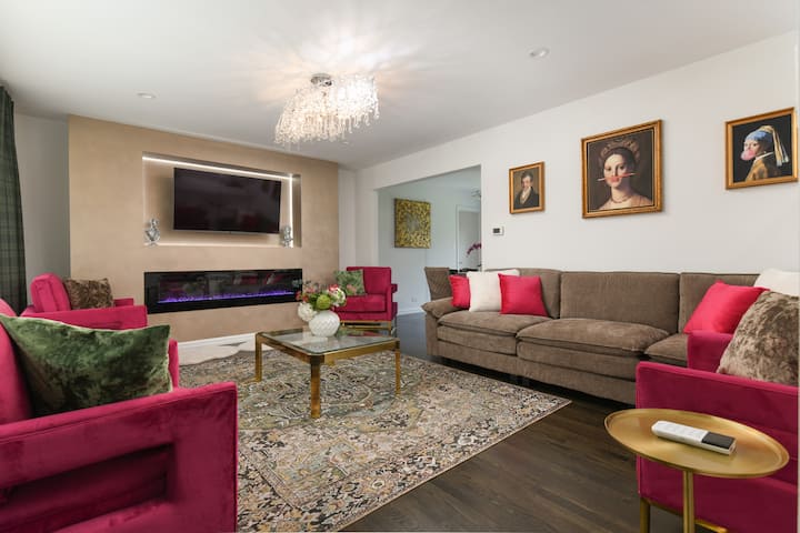 Elegant Escape In Top Location - Worth, IL