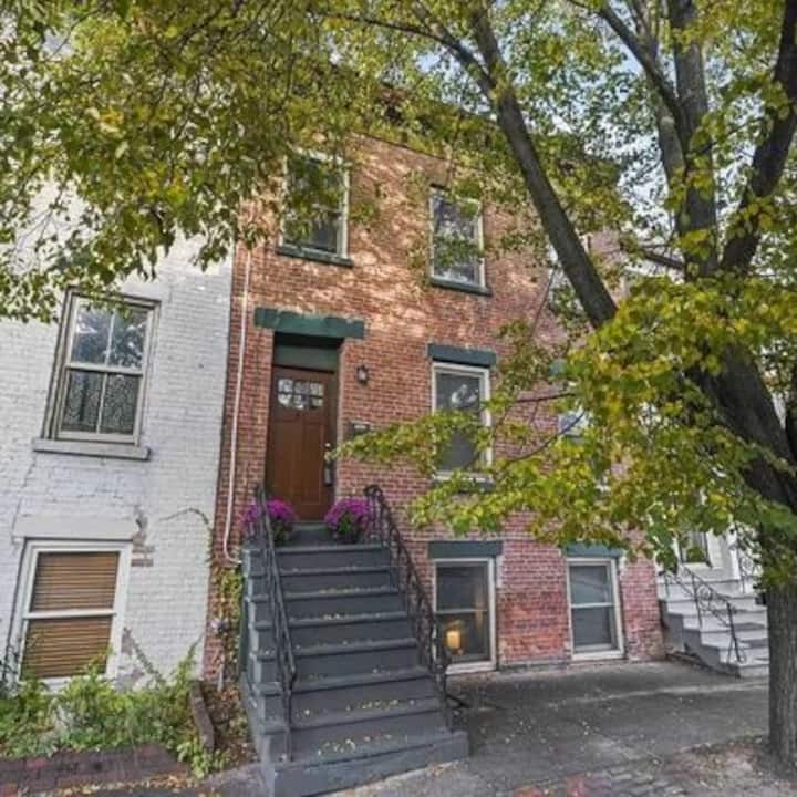 Near All Albany Apartment - Albany, NY
