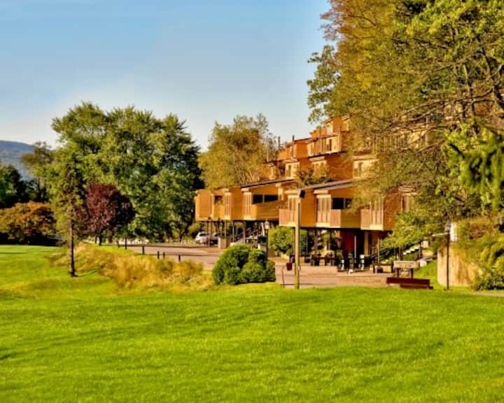 Stunning Pocono Mtns. 2br Condo @ Shawnee Village - Pocono Mountains, PA