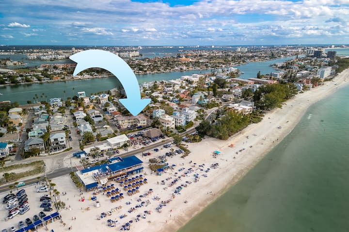 1 Min Walk To The Beach, Food & Live Music! #3 - Treasure Island, FL