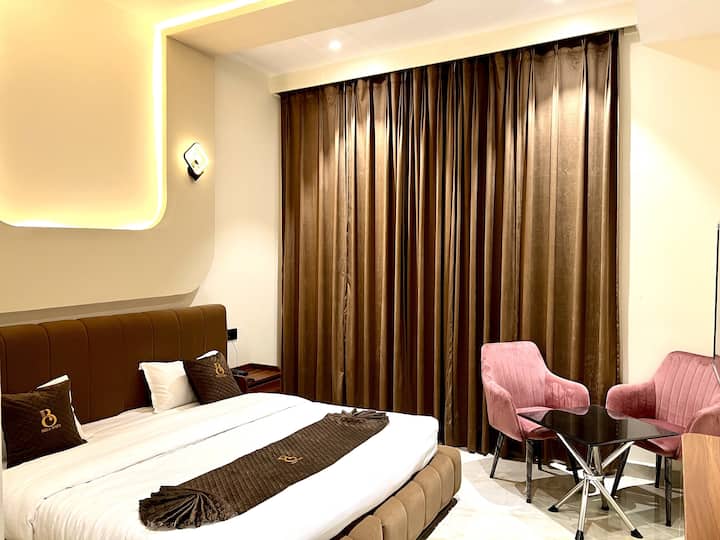 Luxury Rooms With All Amenities - Ludhiāna
