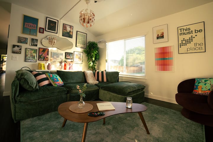 The Lantern House Experience In Tx! Pet-friendly - Pflugerville, TX