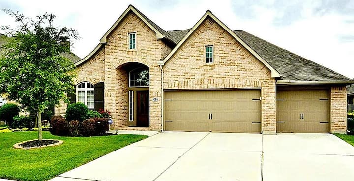 546) Massive 4 Bedroom In Great Neighborhood! - Pearland