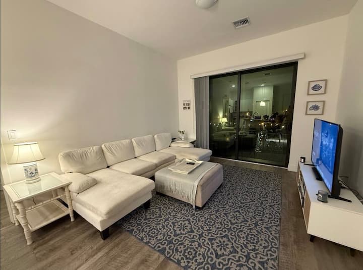 Tropical Guest Suite In Historic Downtown Stuart - Stuart, FL