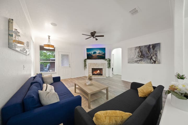 Beautiful Family Home With King Bed - Helotes, TX