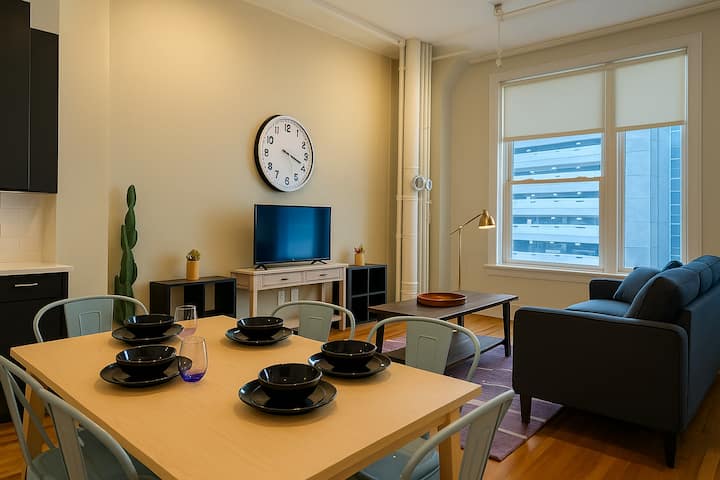 King Bed Studio Loft. Huge Beautiful Ceilings - Devonshire Drive – Dallas