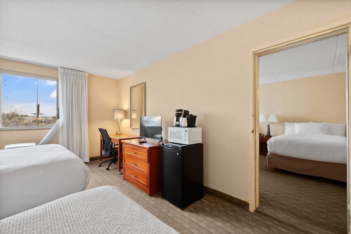 Pool & Gym | Sleeps 8 | Hotel | No Cln Fee - Calgary
