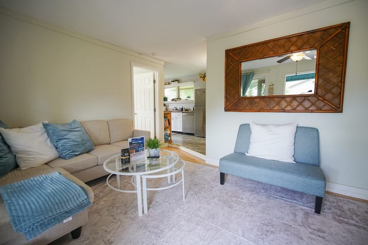 Cottage With Huge Backyard- Steps To The Beach! - Maui, HI