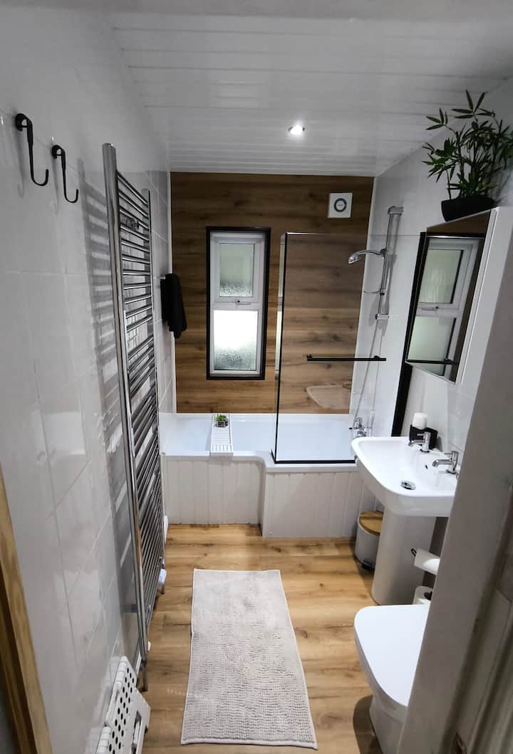 Local, Sunny, V.clean, Fully Equipped, Wifi, 3 Bed - Carrickfergus