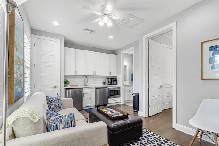 Luxurious Condo Near Bayshore Blvd/free Parking! - Tampa, FL