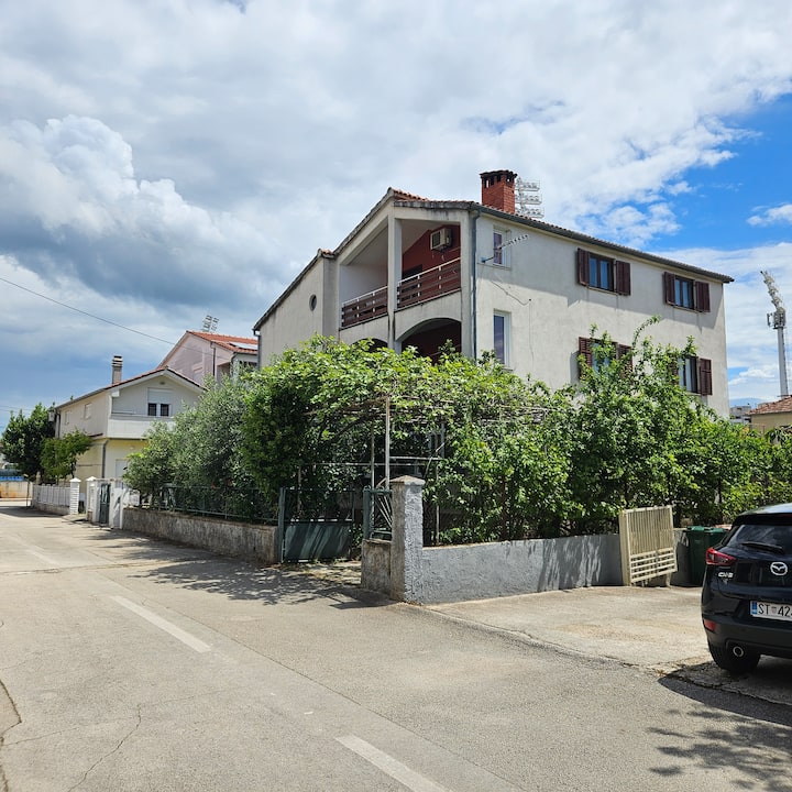 Cozy 4 Bedrooms Apartment - Zadar