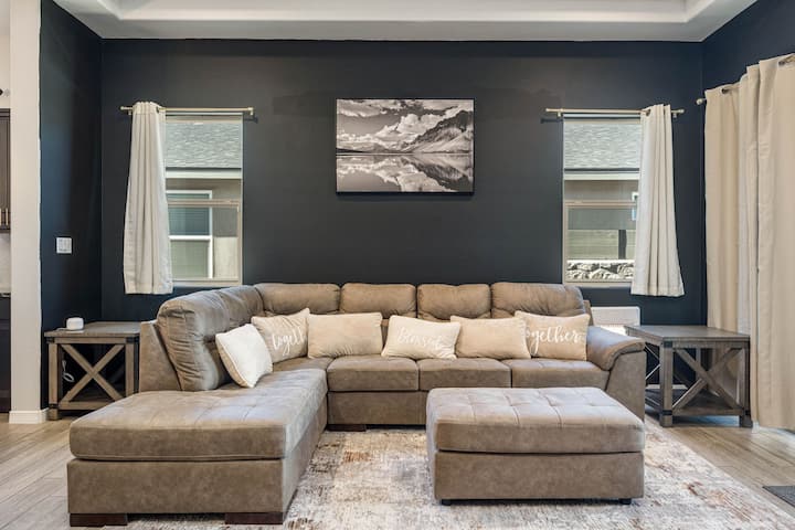 Convenient & Spacious, 4bd, 3ba Home - Las Cruces, NM