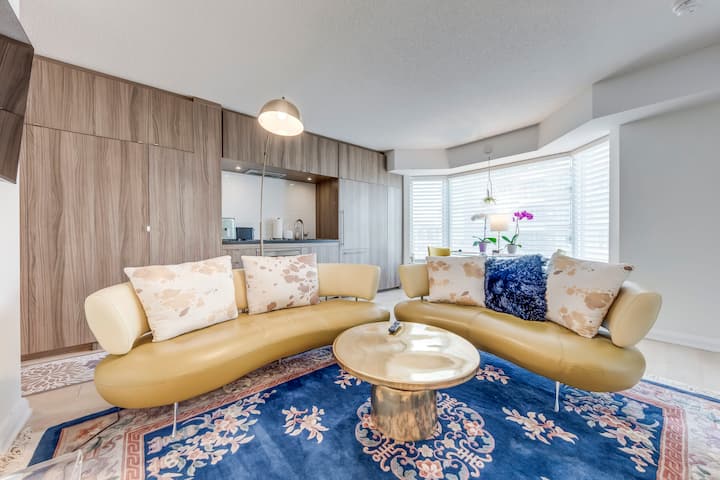 Trendy Chic Yorkville Condo With Gym - Toronto