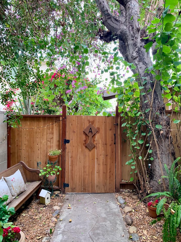 Burbank Rancho 2bed W/ Private Yard - Burbank, CA