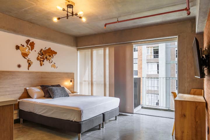 Bright Downtown Medellín Stay Near The Tram - Medellín