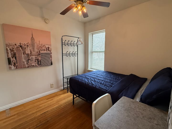 T12- Room - 15 Min To Red Line - Chicago, IL