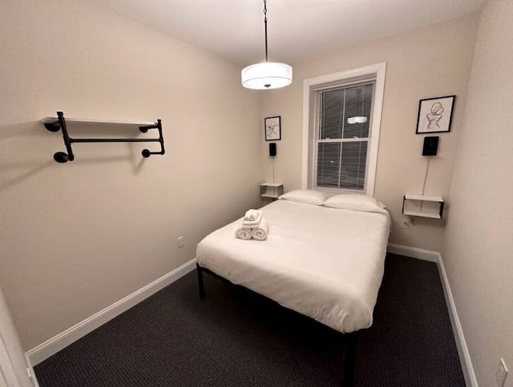 The Lackawanna House - Queen 303 - Stroudsburg, PA