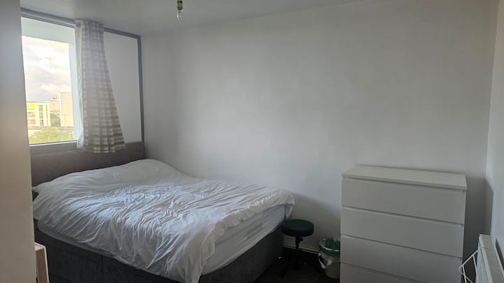 Calm Place, Home Away From Home - Londres