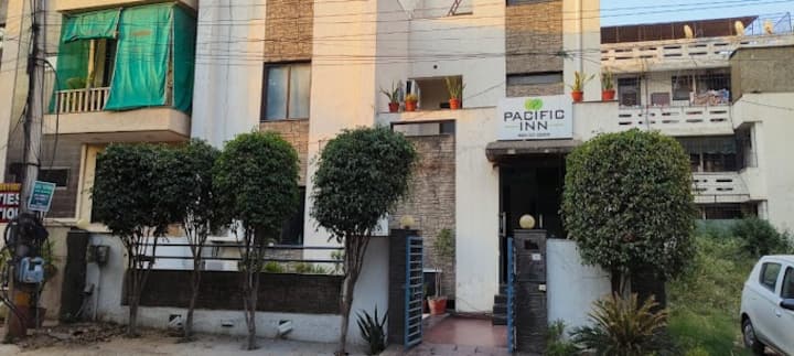 Pacific Inn 2br City View - Gurugram