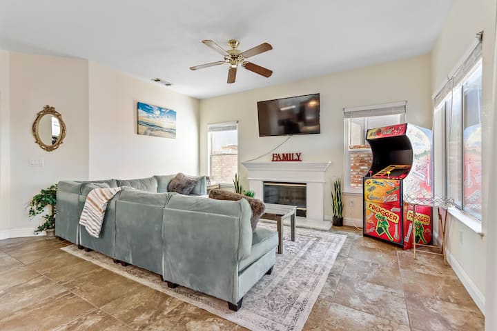 Monthly 5bd Spacious Home W Pool Table/air Hockey - Elk Grove