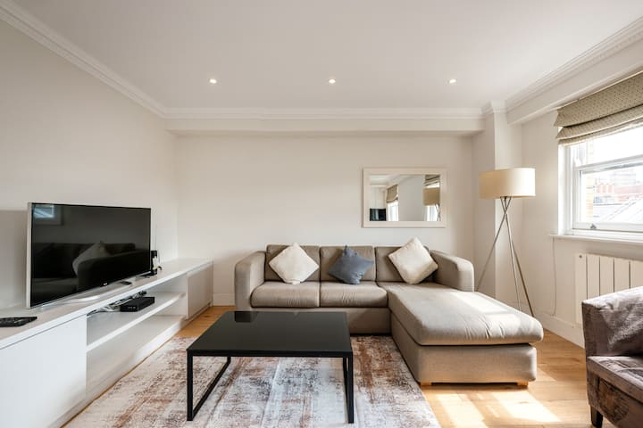 South Kensington  Elegant  Two Bedroom Apartment - Chelsea - London