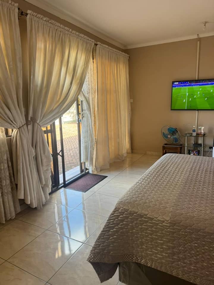 Self-contained Studio Apartment - Zimbabwe
