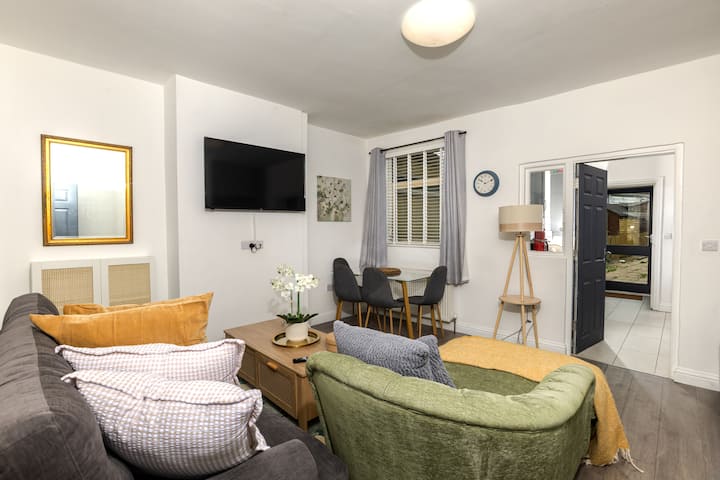 Priory House - Home Away From Home - Dartford