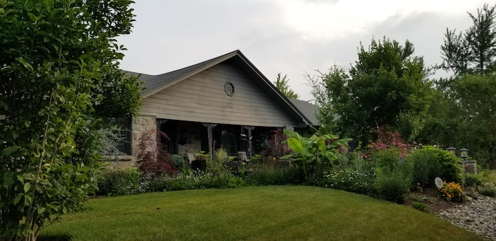 Allentown Home Near Rose Garden Private Back Yard - Allentown, PA