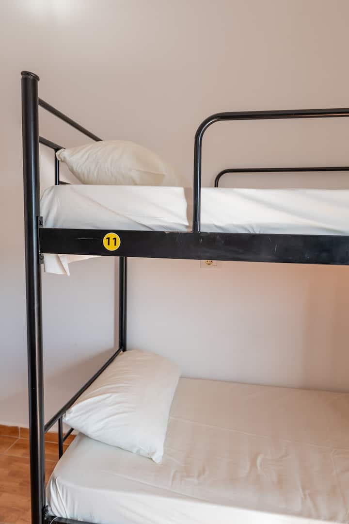 "Lazy Roo Hostel – 4-bed Sea View - Sarandë