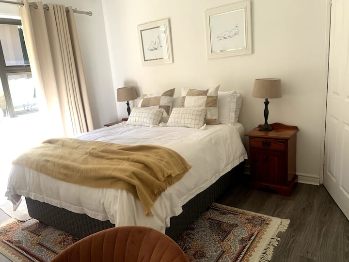 Charming Room In Central Sandton - Sandton