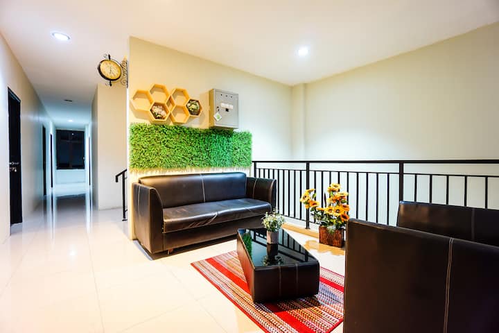 Stylish Deluxe Twin Stay W/free Wifi/parking - Manado