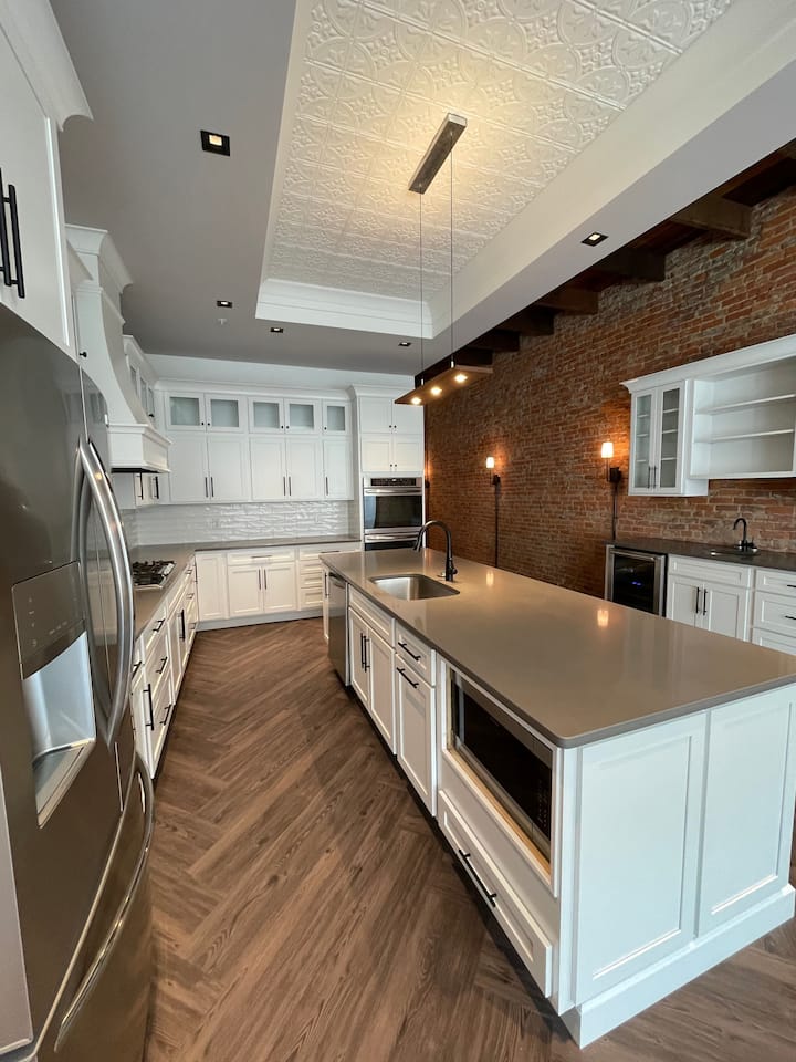 Spacious Luxury Loft Downtown - West Lafayette, IN