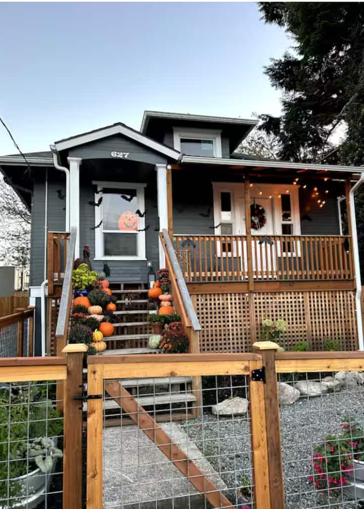 Cozy Fremont Home | Center Of The Universe! - Seattle, WA