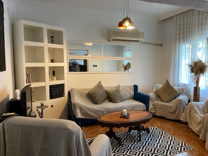 Kuşadası Barlar Sokağında Müstakil Ev - Kuşadası